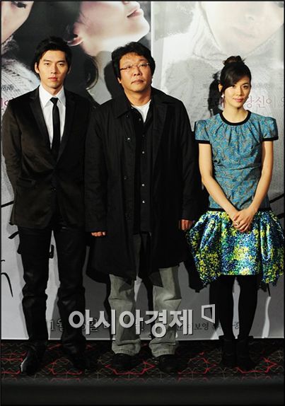[PHOTO] "Happy" actors, director attend press screening - 아시아경제