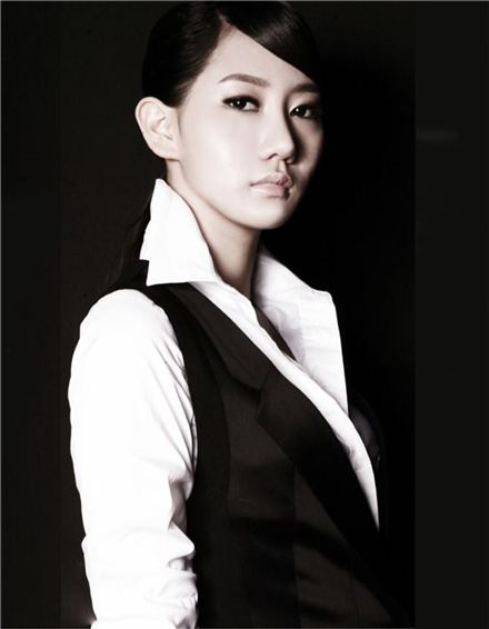 Zia takes over Mnet's singles chart with "Laughter" - 아시아경제