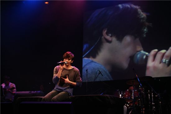 Evan holds second solo concert in Japan - 아시아경제