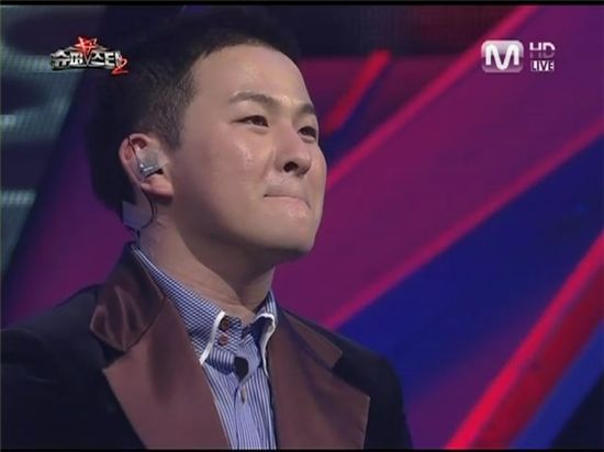 Huh Gak's "Always" tops Gaon weekly singles chart - 아시아경제