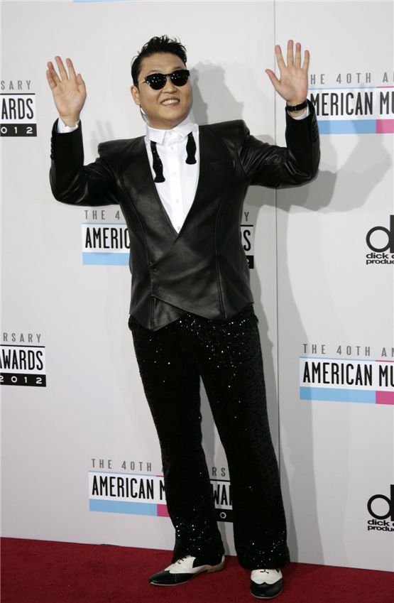 PSY Sets Consecutive Win Record on KBS' music show - 아시아경제