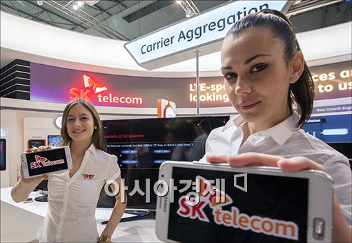 [포토]SKT, MWC 2013에서 LTE-A 세계 최초 단말기 적용 - 아시아경제