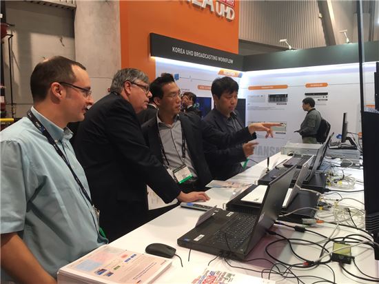 ETRI, 세계 최초 UHD 방송 서비스 시스템 구축 전시 - 아시아경제