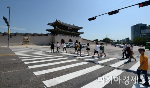 [포토]해태상 앞 횡단보도 신설 아시아경제