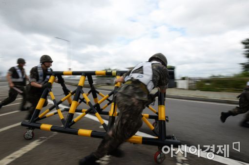 [포토]민방공대피훈련 신속하게 아시아경제