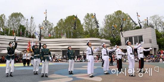[포토] 화려한 대한민국 국군 의장대 - 아시아경제