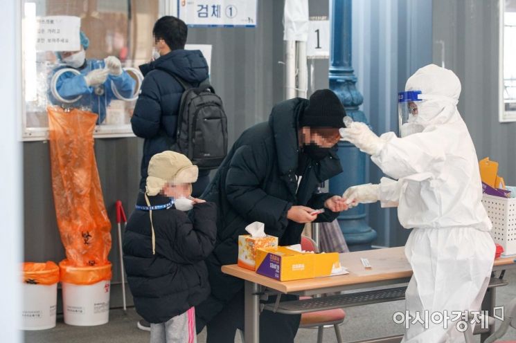 서울 신규 확진 이틀째 1000명 밑돌아…966명 확진 아시아경제