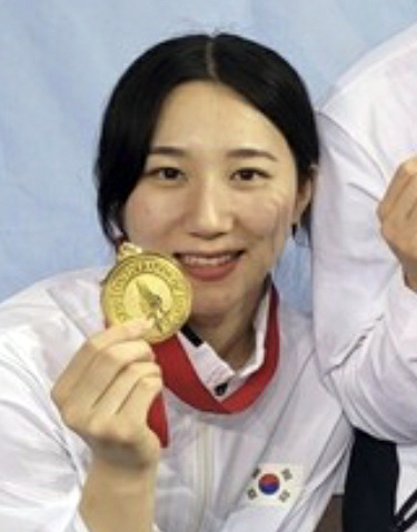 'National Fencing Representative' Kim Jeongmi Wins Gold Medal at Asian ...