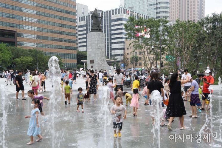 [사사건건]소통과 휴식의 공간이 돼야할 광화문광장 아시아경제