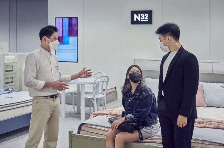 시몬스 침대, 'N32' 전국 13개 매장 가동…소비자 접점 확대 - 아시아경제