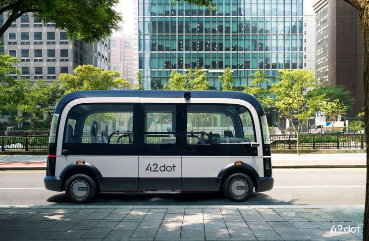 복작한 청계천거리, 자율주행버스 달린다 - 아시아경제