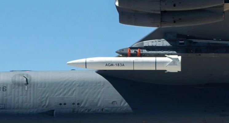 美, '극초음속 미사일' 시제품 시험비행 첫 성공…中·러와 경쟁 심화 - 아시아경제