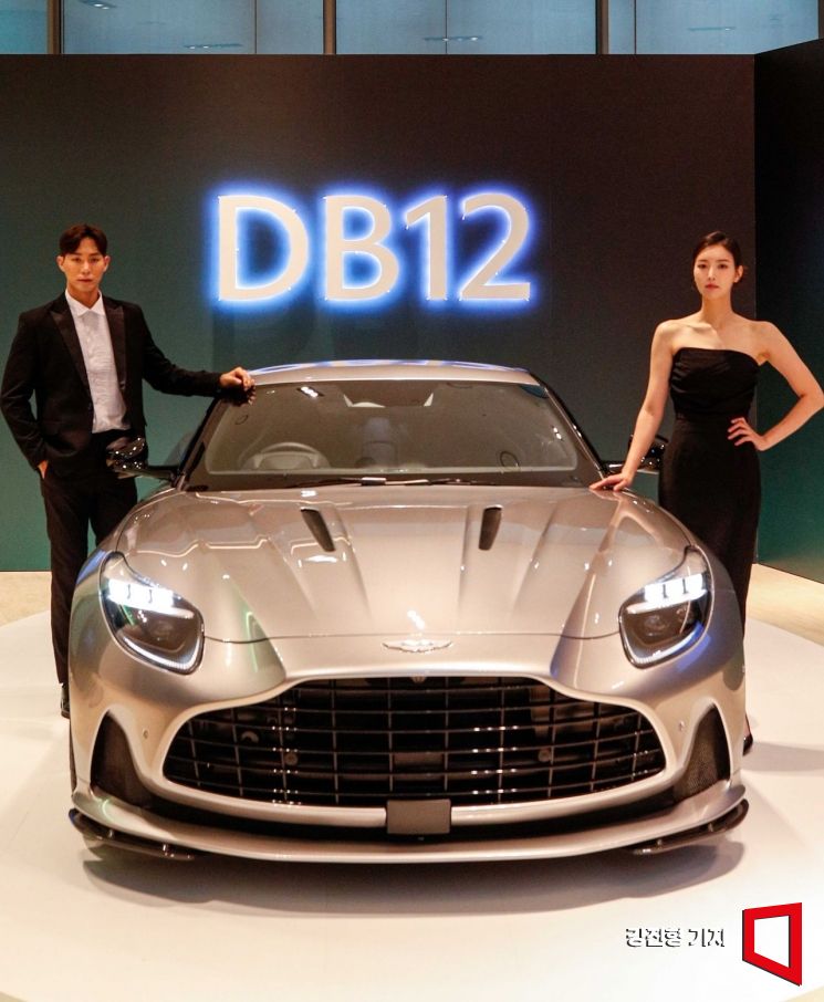 'DB12 공개' 애스턴마틴, “韓 맞춤 제품·서비스 제공할 것” - 아시아경제