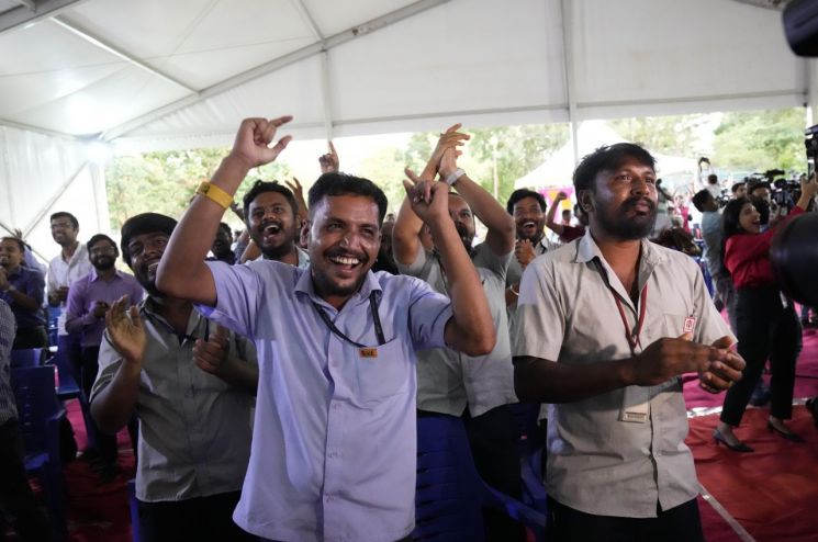 Indian Lunar Probe 'Chandrayaan 3' Successfully Lands on Moon's South ...