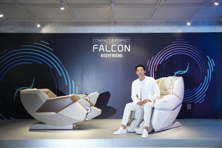 Bodyfriend Launches 'Falcon' Massage Chair Equipped with Robotic Legs ...