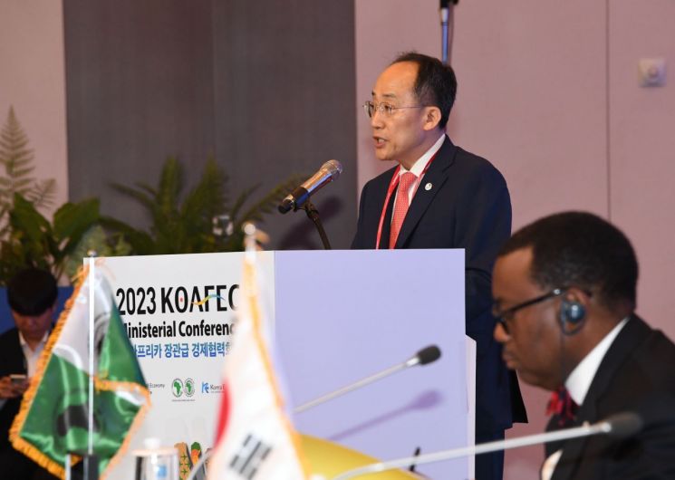 Increasing African Official Development Assistance... Choo Kyung-ho ...
