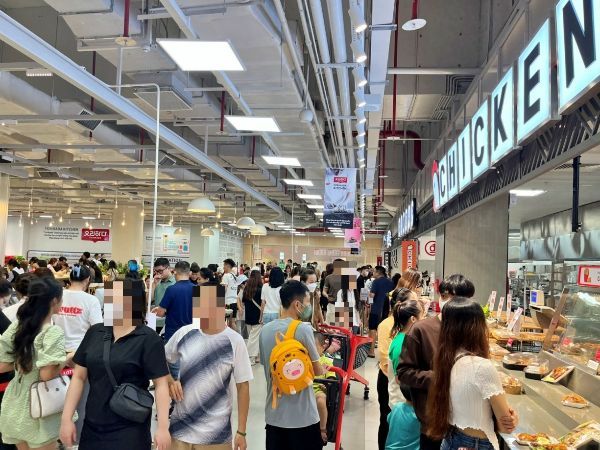 [Report] "Selling Experiences to Vietnam's Young Generation" Lotte Mall ...