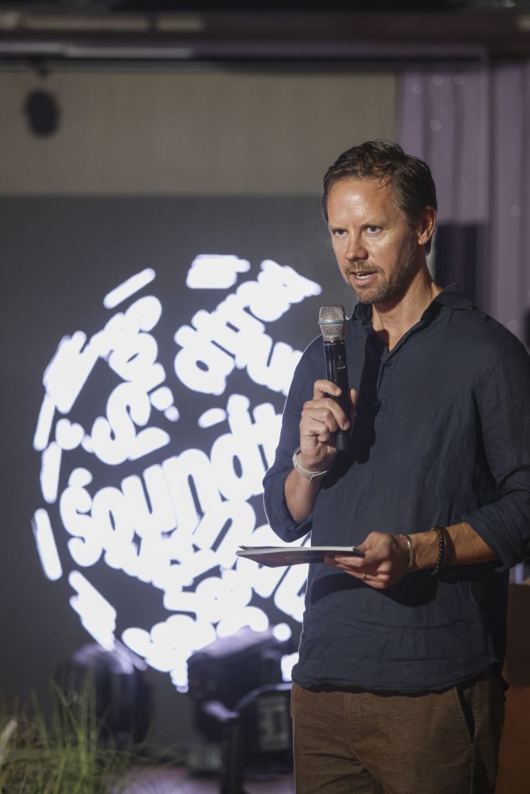 "스웨덴의 프로듀싱과 한국인 아티스트의 재능은 완벽한 조합" - 아시아경제