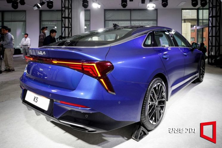 기아, 부분변경 K5 출시…가솔린 2784만원부터 - 아시아경제