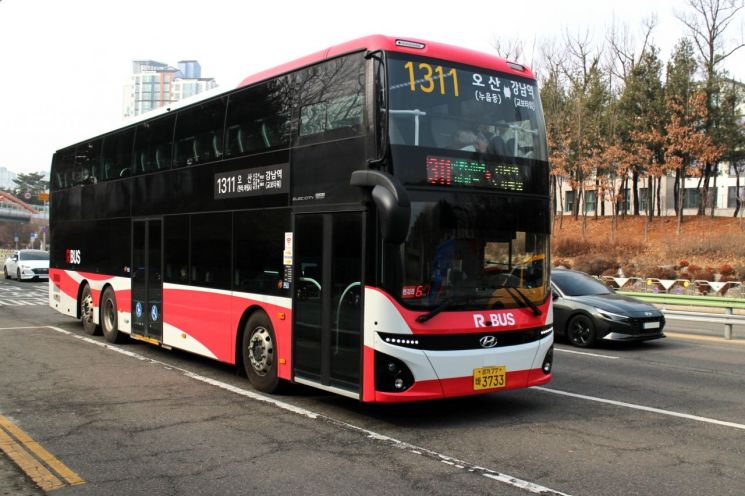 2-Story Electric Bus Introduced on Osan-Gangnam '5300' Express Bus ...