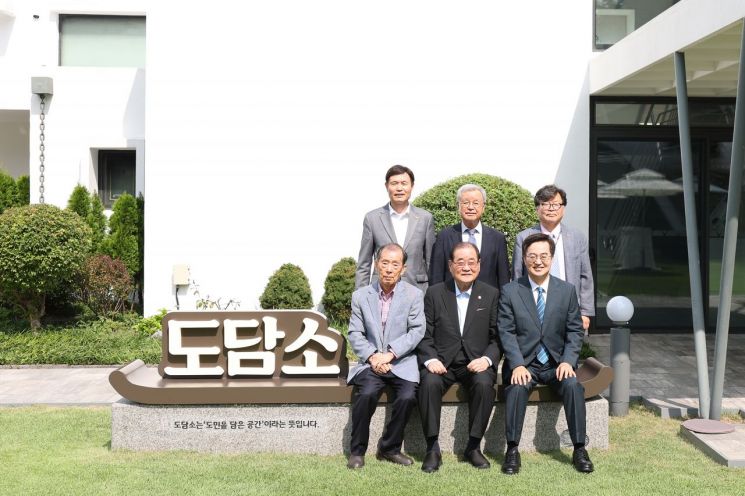 'Meeting Former Directors of the Independence Hall' Kim Dong-yeon: "I ...