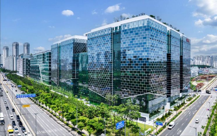 혁신적인 직선형 드라이브인 시스템, 완성도부터 다른 청라 SK V1 - 아시아경제