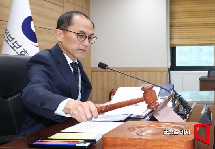 SKT 1348억 역대 최대 과징금…개보위 "매우 중대한 위반 판단"(종합) - 아시아경제