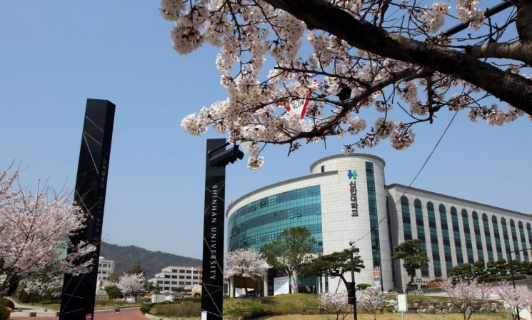 Shinhan University Department of Optometry Awards Certificates to IACLE ...