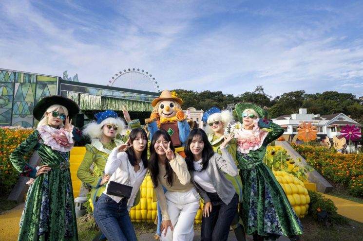 The Wizard of Oz, K-Pop Demon Hunters, and Memory Carnival... Everland Transforms into a Hot ...