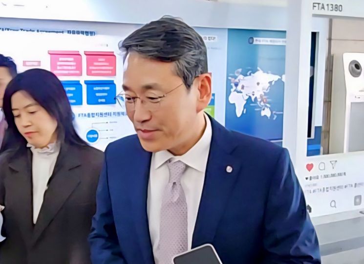 [경주APEC]조주완 LG전자 CEO, AWS 이어 인텔과 회동…美 빅테크와 연쇄 논의 - 아시아경제