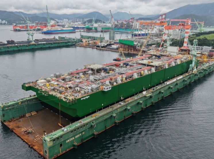 Samsung Heavy Industries Launches Cedar FLNG... First Ever Simultaneous ...