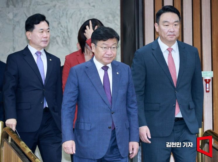 [Photo] People Power Party Floor Leadership Entering the Conference ...