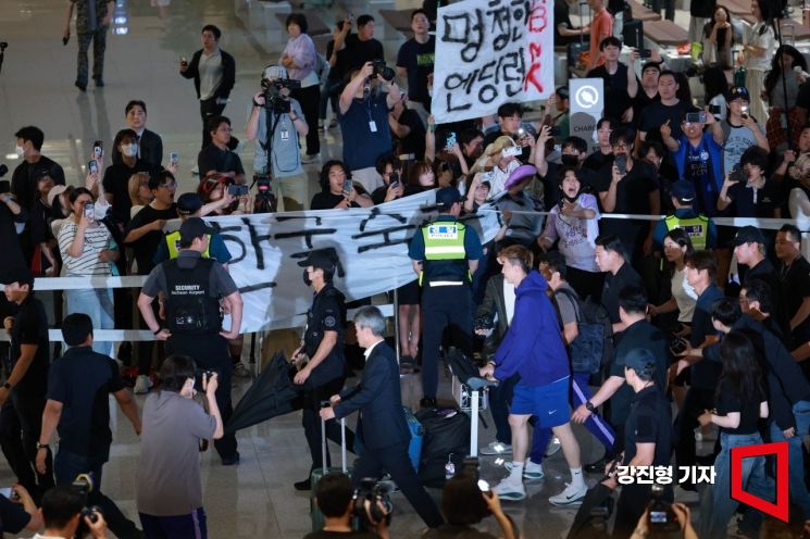 [Photo] Former Coach Hong Myung-bo Criticized by Football Fans - The ...