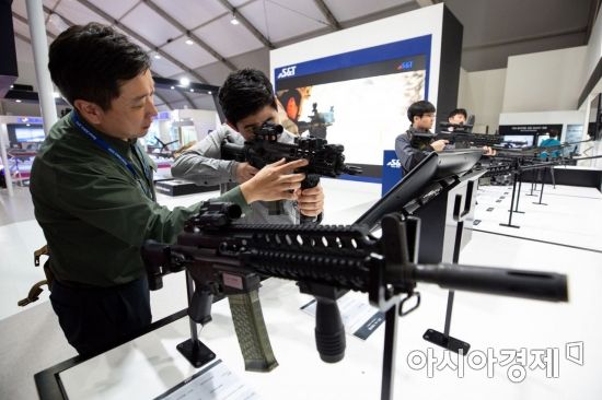[포토]STC-16 기관단총 공개 - 아시아경제