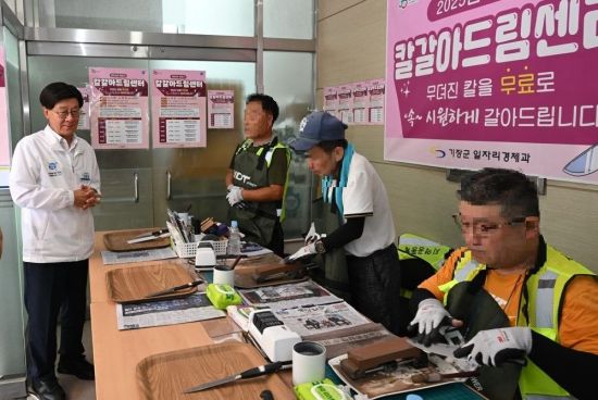 "Residents Love It"... Gijang County in Busan Operates Touring 'Knife ...