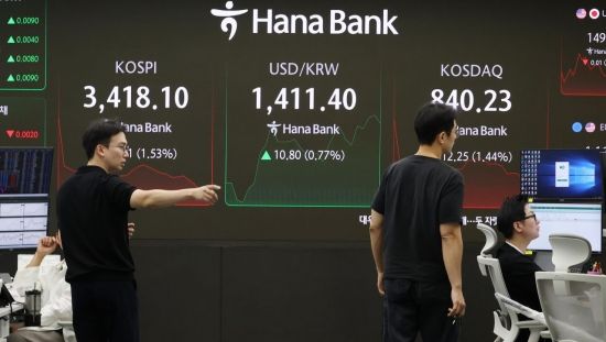 [Photo] Won-Dollar Exchange Rate Rises by More Than 10 Won - 아시아경제