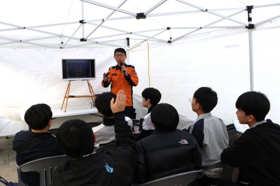 Suwon Nambu Fire Station Operates "Firefighting Experience Program" for ...