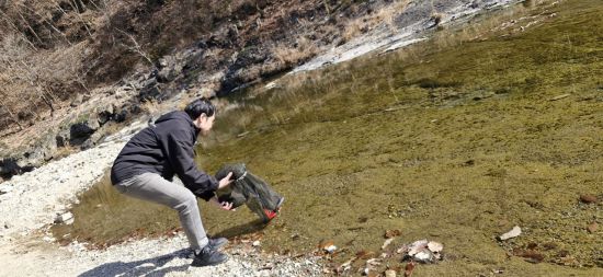 Yeoncheon County Releases 830,000 Freshwater Snails into Imjin and ...