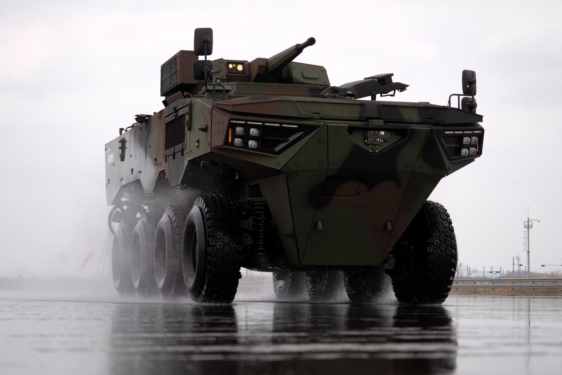 The 30-ton Class Amphibious 'K Armored Vehicle' Boasts 100 km/h Speed ...